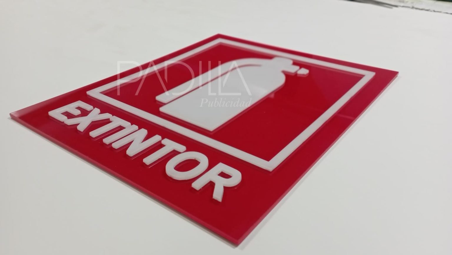 Letrero volumetrico en acrílico (SKU:2400) - Padilla Publicidad